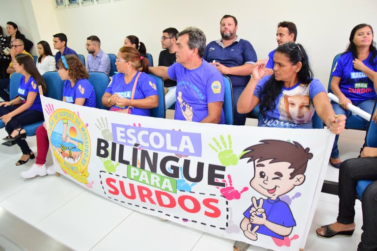 Escola Bilíngue Para Surdos é Destaque Na Tribuna Popular — Câmara